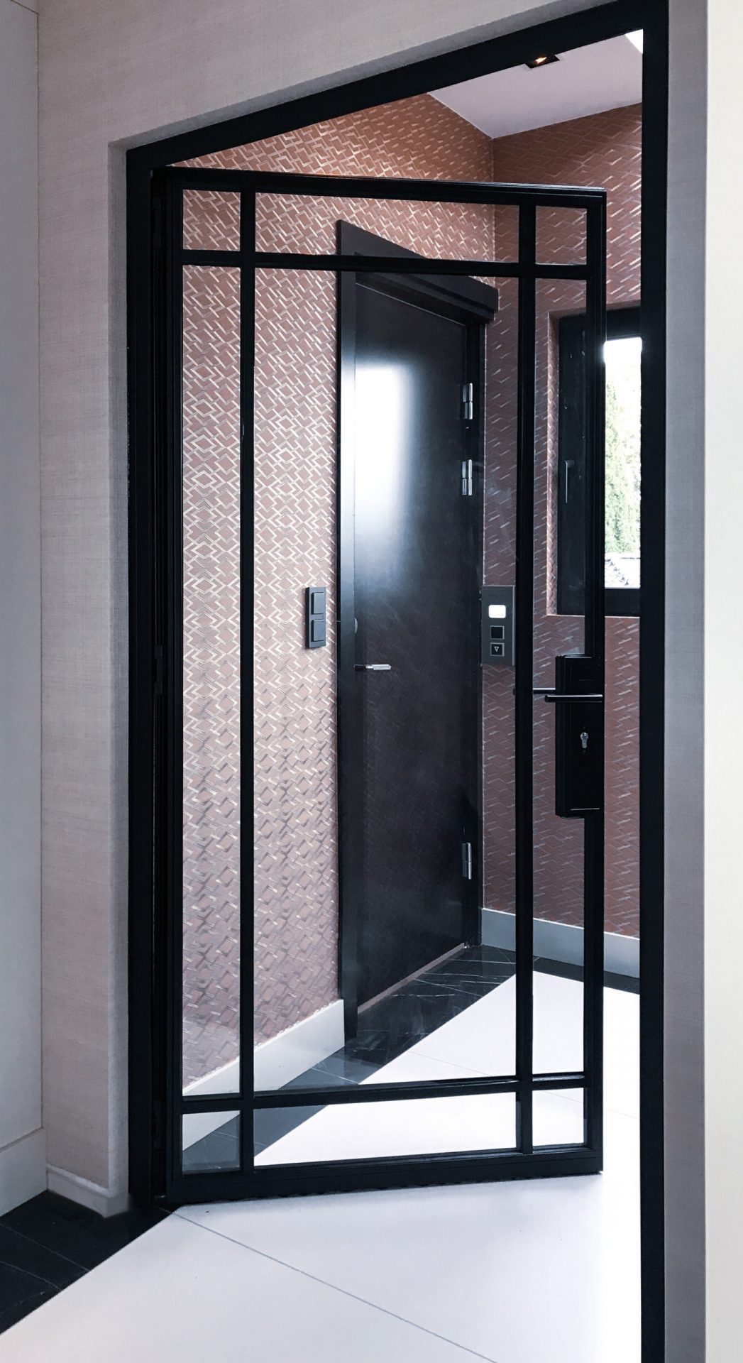 CROSS HATCH HERMETIC DOORS WITH ISOLATED GLASS