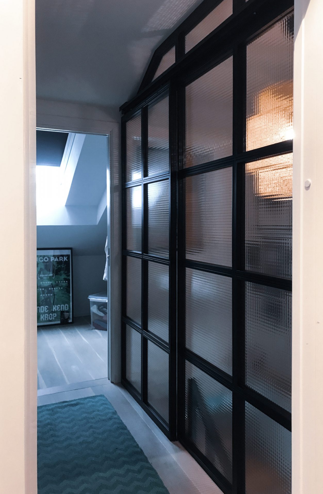 SLIDING SOLUTION WITH WIRE GLASS