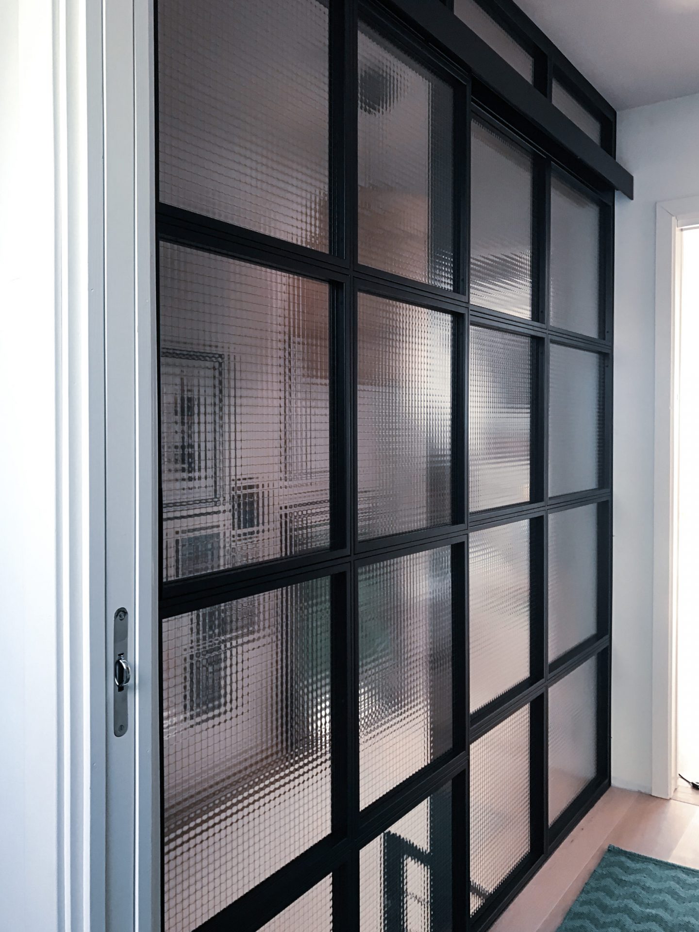 SLIDING SOLUTION WITH WIRE GLASS