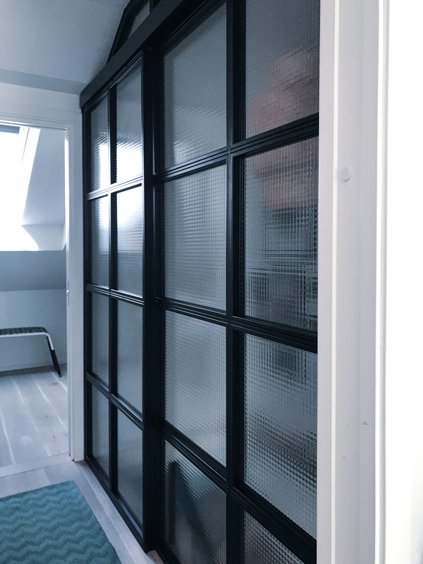 SLIDING SOLUTION WITH WIRE GLASS