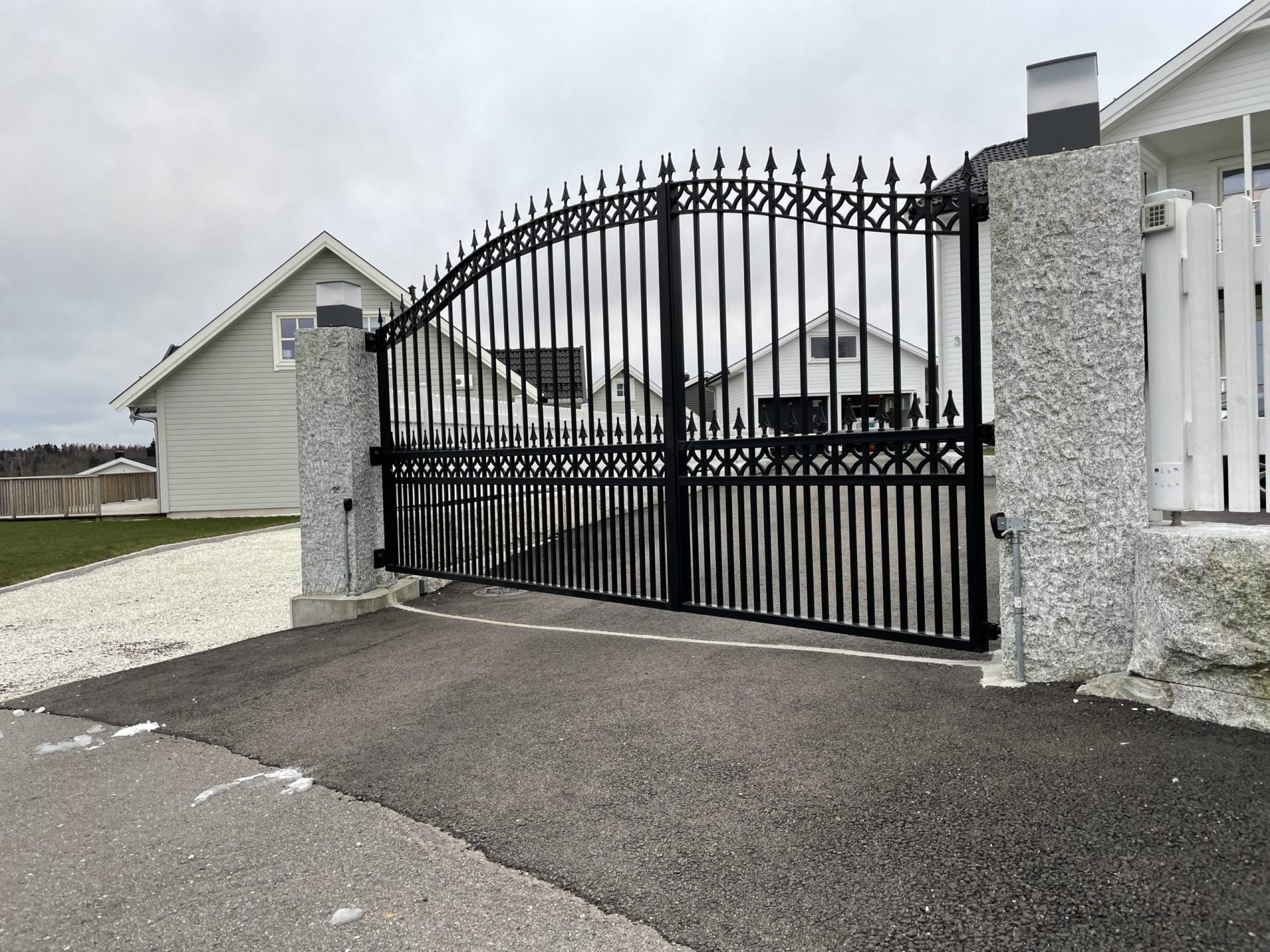 Piers double leafed gate