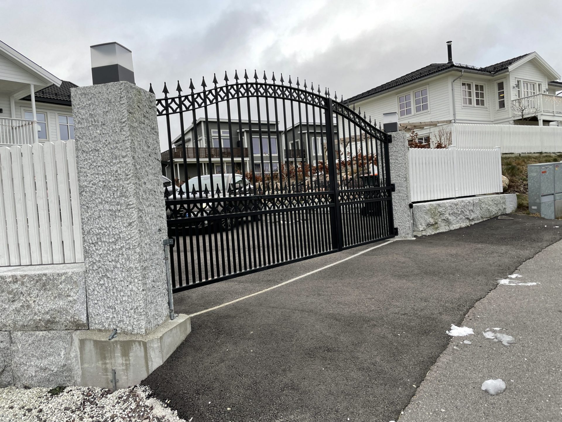 Piers double leafed gate